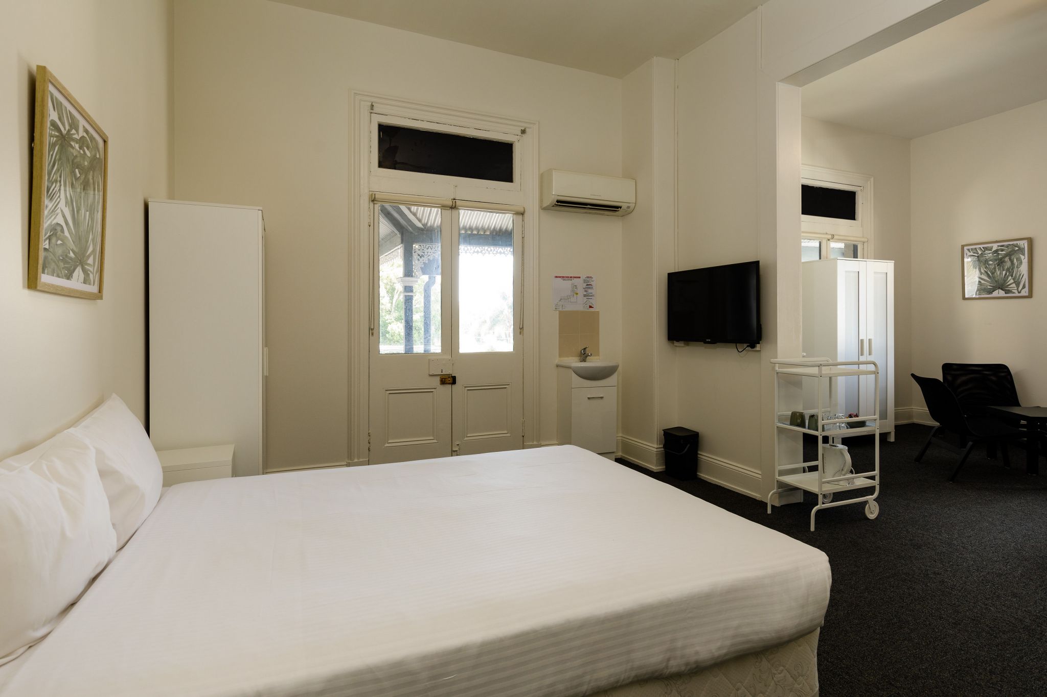 Waterloo Bay Hotel - Pub & Accommodation In Brisbane’s Coastal Shoreline