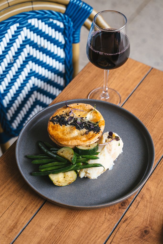 Dine Inside or Out at Fig Restaurant | Waterloo Restaurant