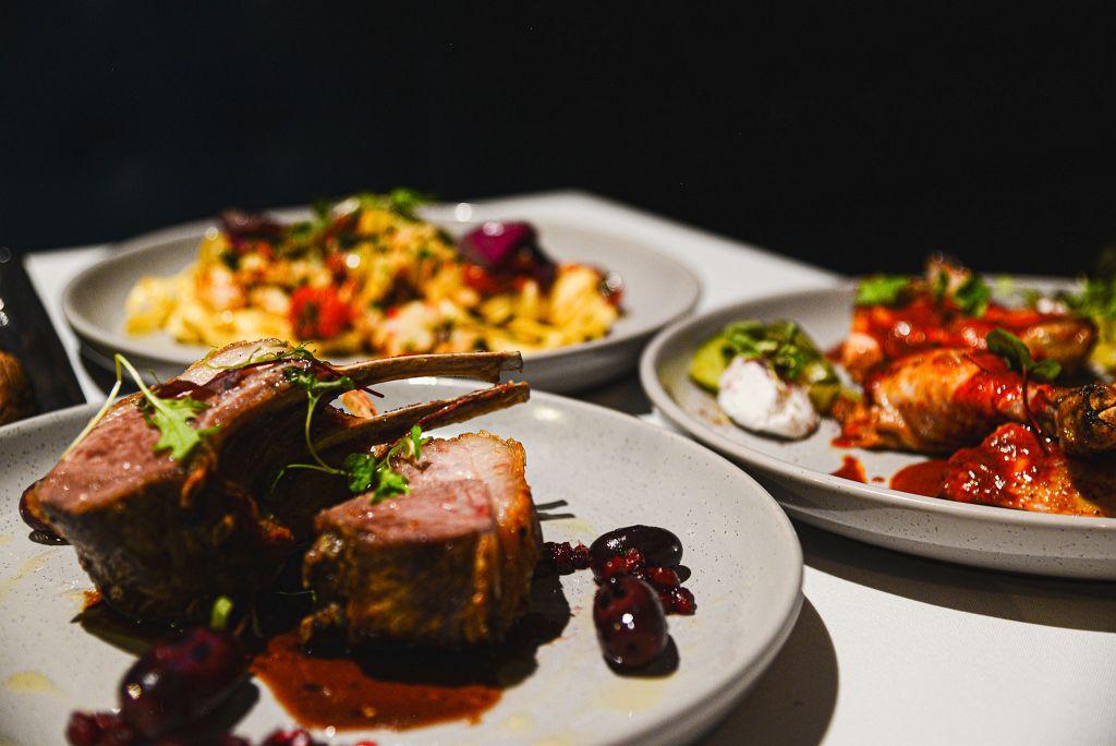 Brisbane's Coastal Shoreline: Waterloo Bay Hotel and Pub Rooms