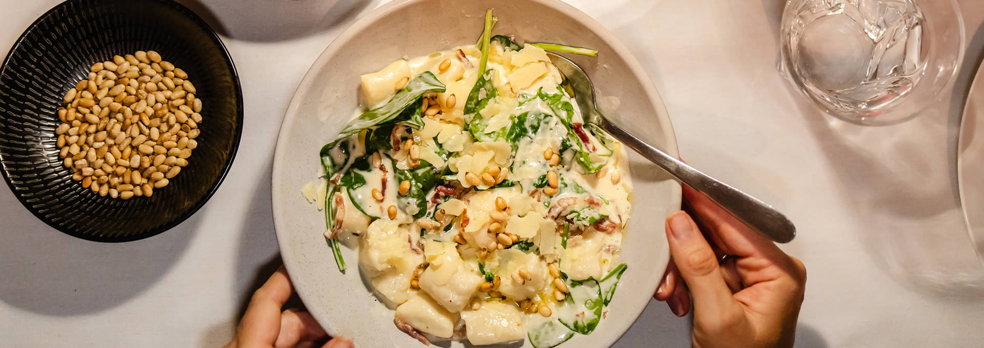 Brisbane's Coastal Shoreline: Waterloo Bay Hotel and Pub Rooms