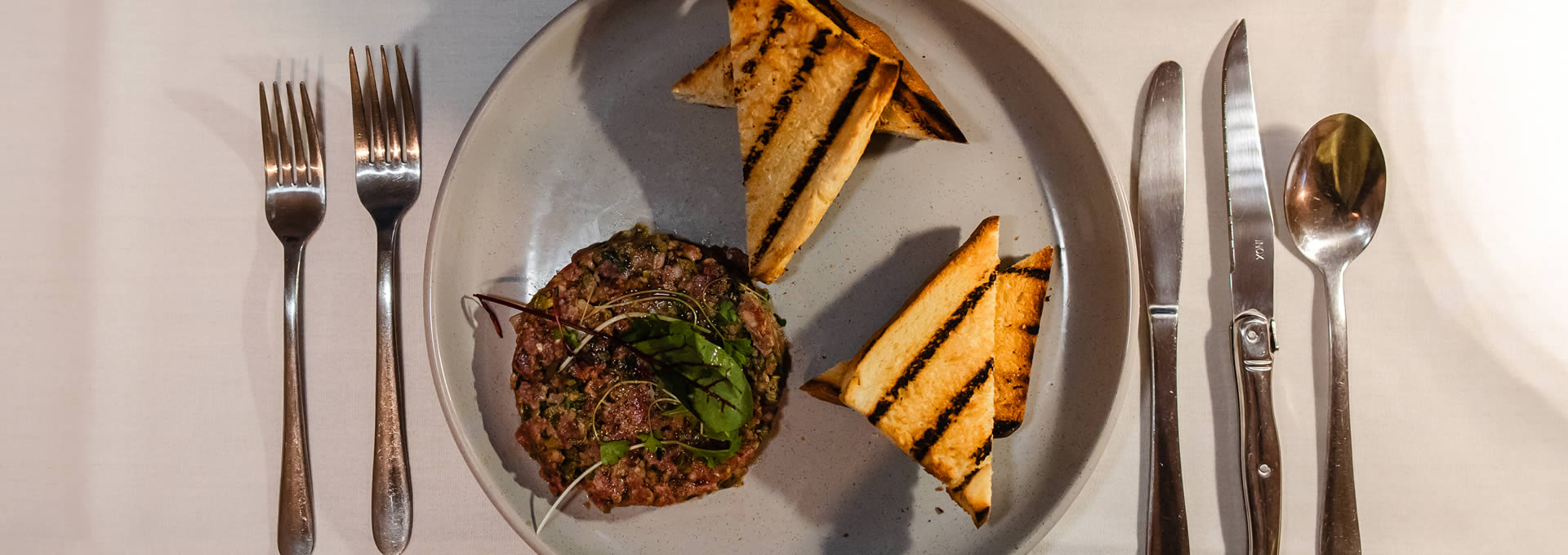 Brisbane's Coastal Shoreline: Waterloo Bay Hotel and Pub Rooms